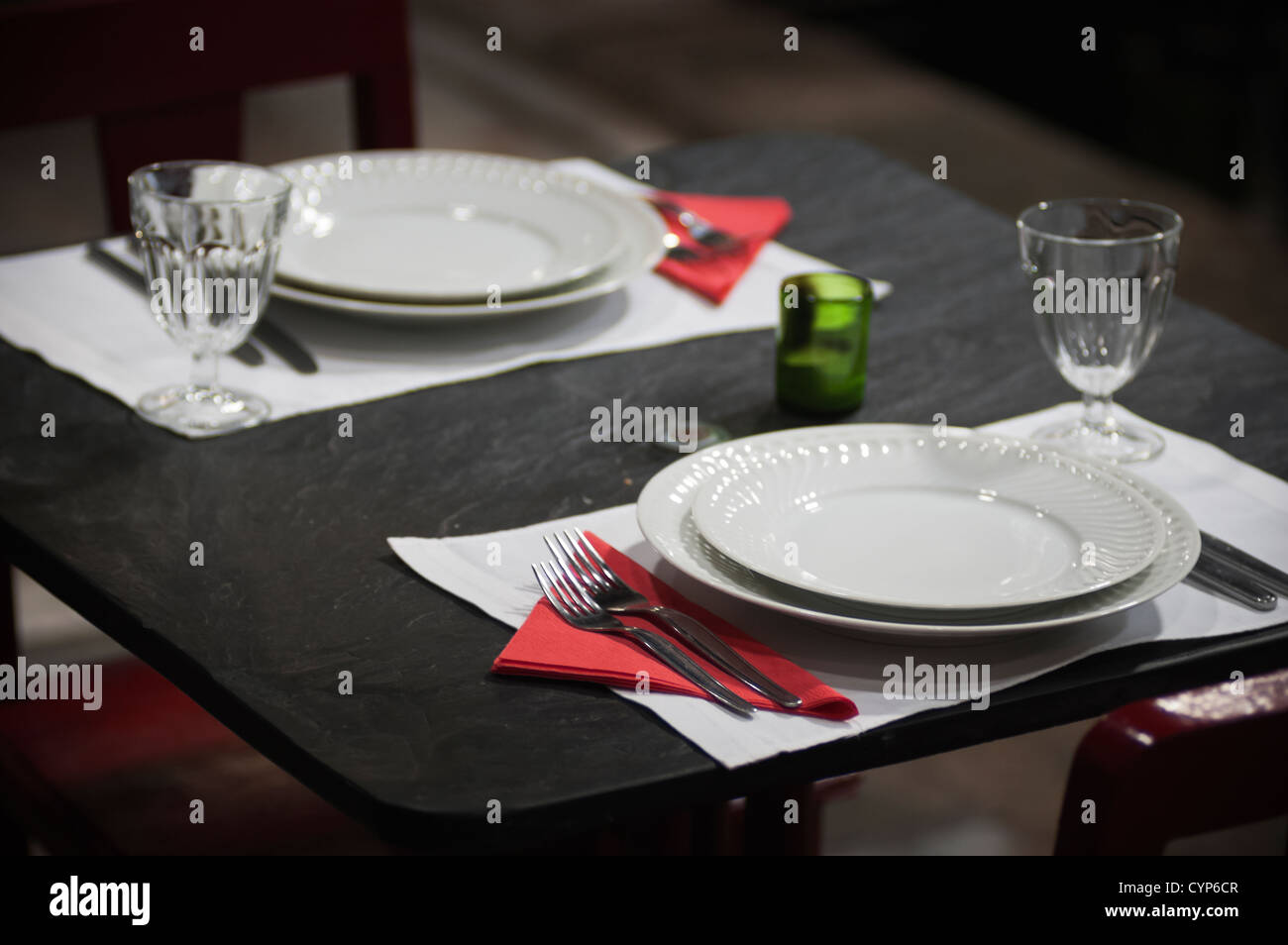 Set plates hi-res stock photography and images - Alamy