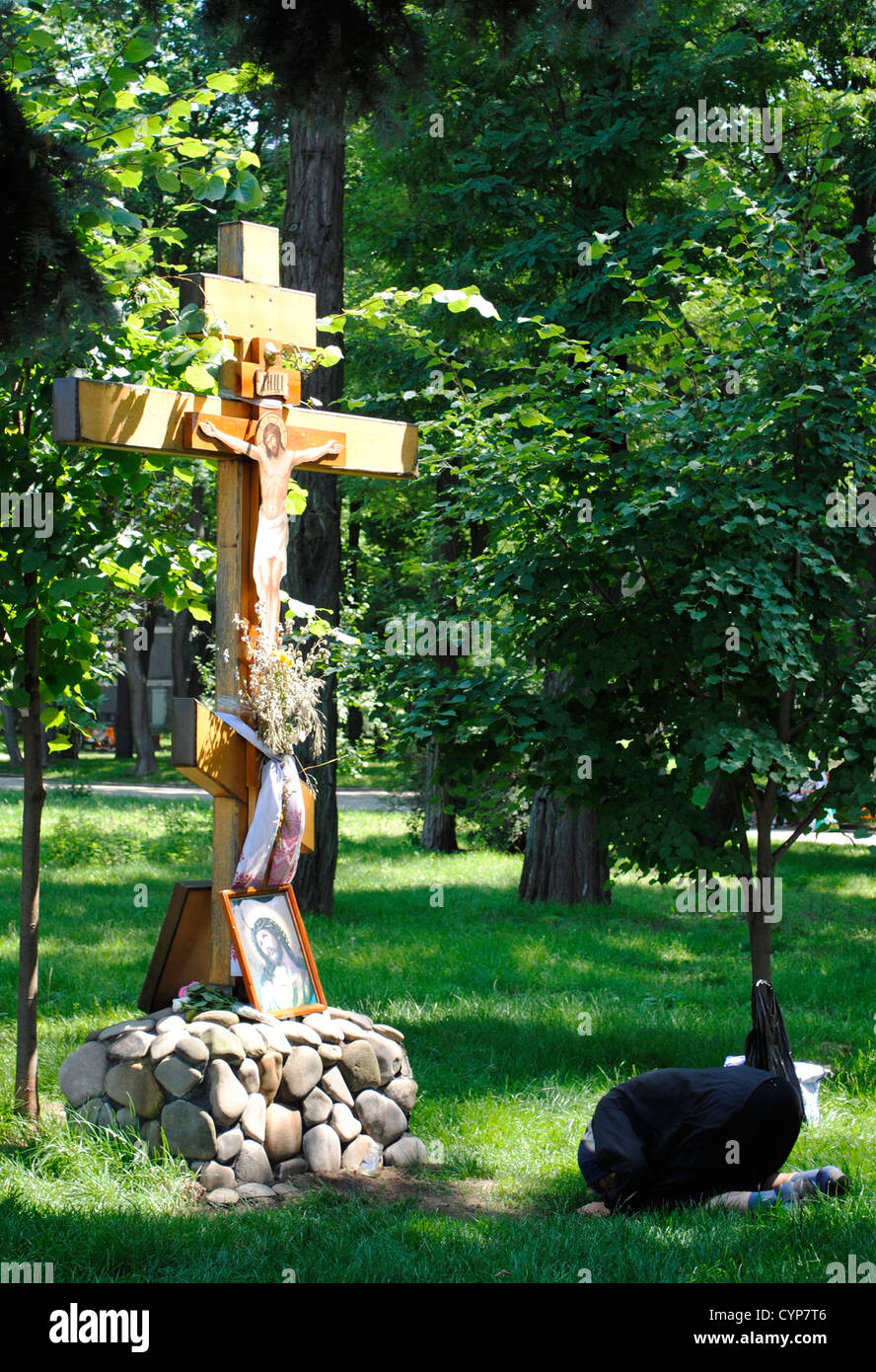 Woman kneeling church hi-res stock photography and images - Alamy