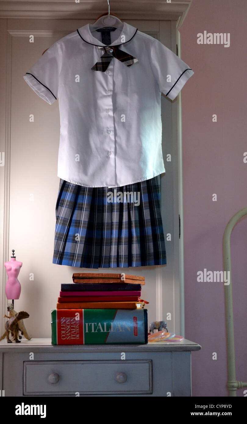 Japanese school girls in uniform hi-res stock photography and images ...