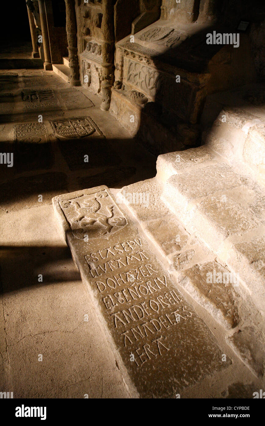 Tomb of knight hi-res stock photography and images - Alamy