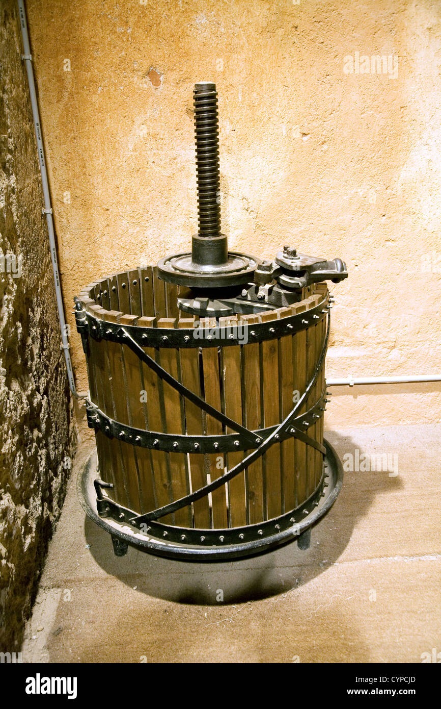 Grapes machine hi-res stock photography and images - Alamy