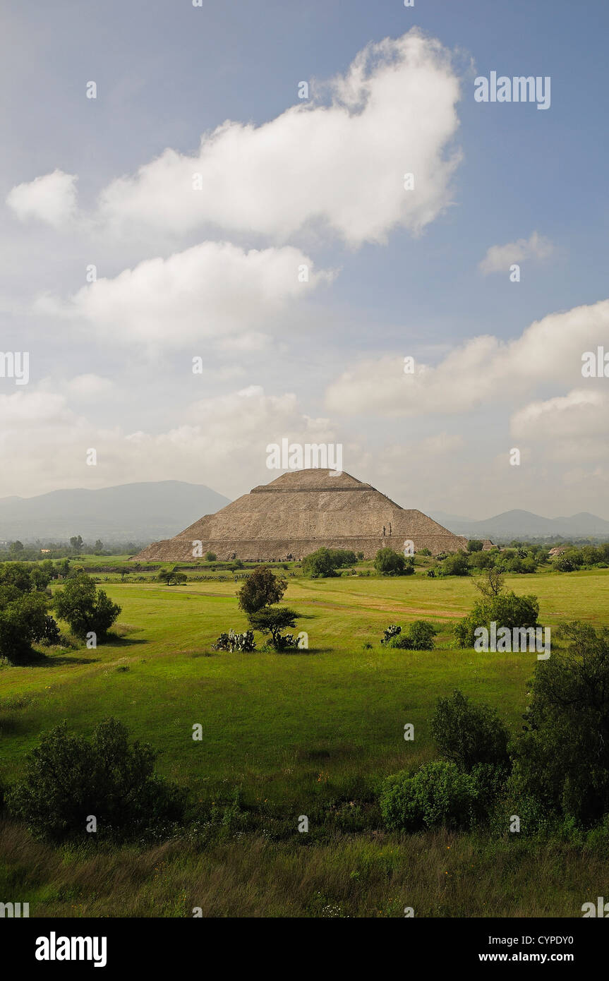 Pyramid del Sol or Pyramid of the Sun and surrounding landscape ...