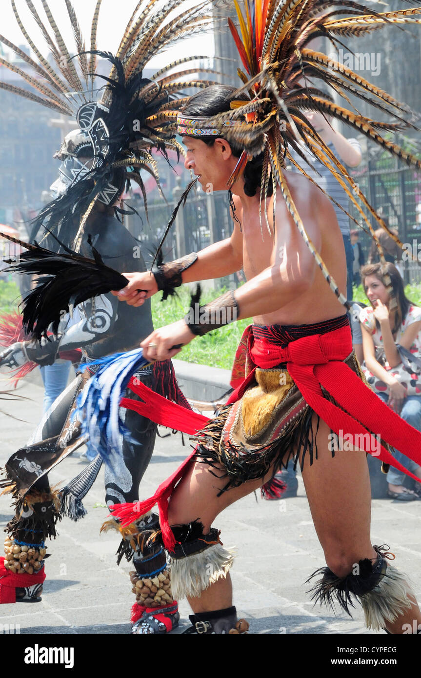 Aztec dancer zocalo mexico city hi-res stock photography and images - Alamy