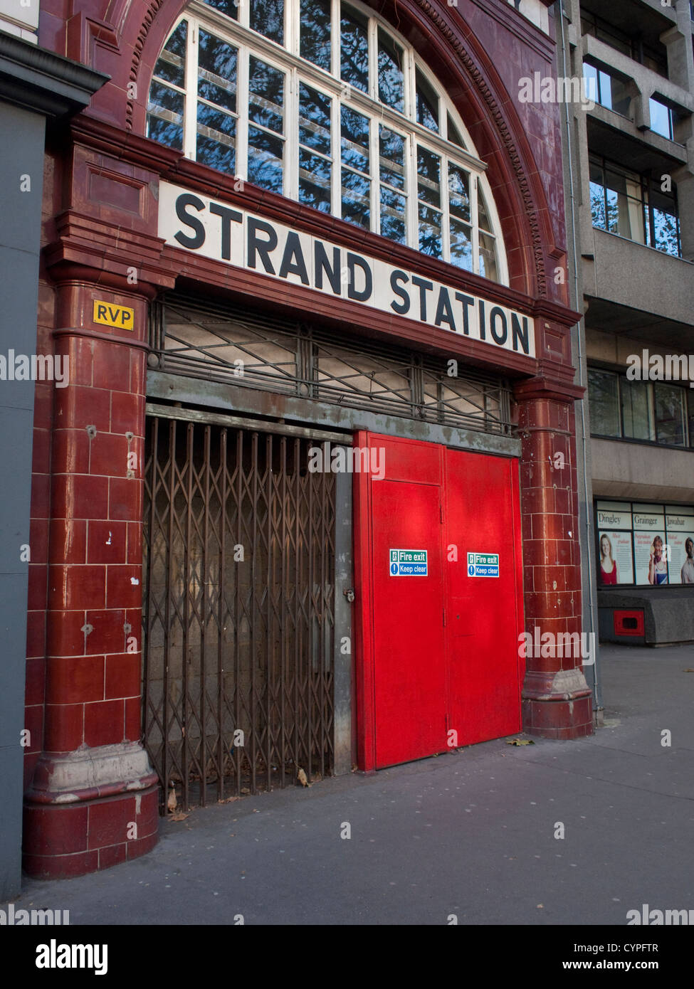 London abandoned tube station hi-res stock photography and images - Alamy