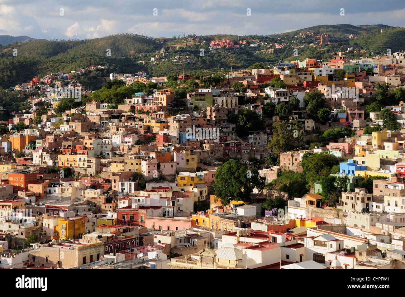 Mexico, Bajio, Guanajuato, City view of housing spread across hillside ...
