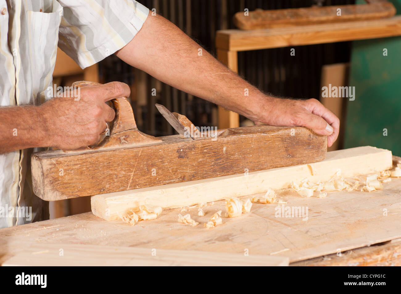 Traditional plane at work in carpenter hands Stock Photo - Alamy