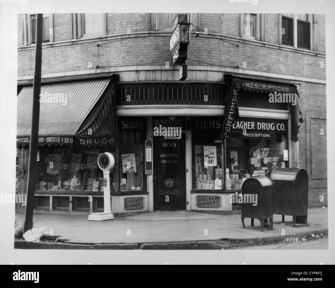 Street view storefront Black and White Stock Photos & Images - Alamy