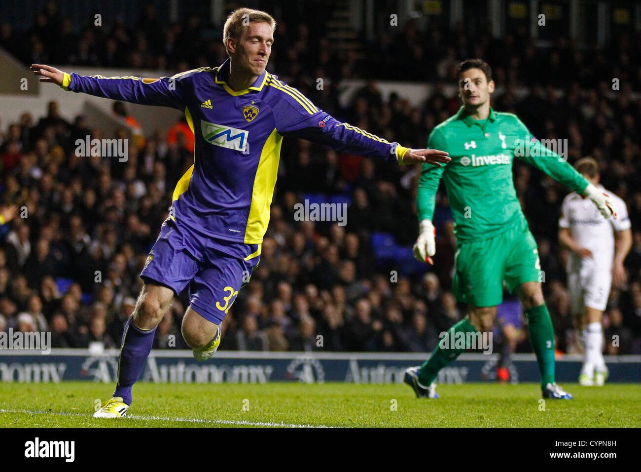 LONDON, ENGLAND - 8th November. Maribor's Slovenian forward Robert ...