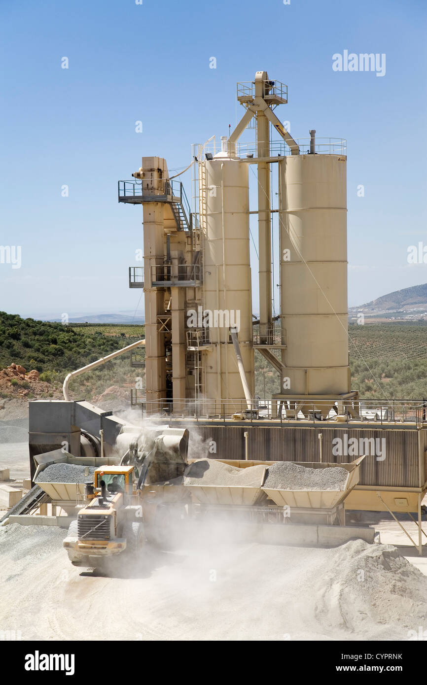 Work gravel quarry trabajos en hi-res stock photography and images - Alamy