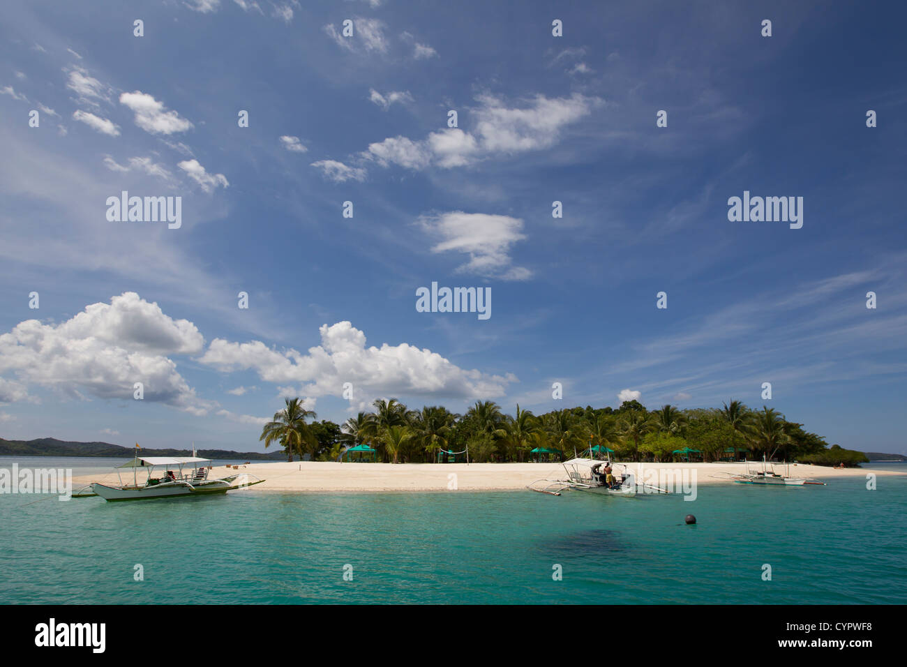Philippine Banca boats moored along the shore of Pass Island,Coron ...