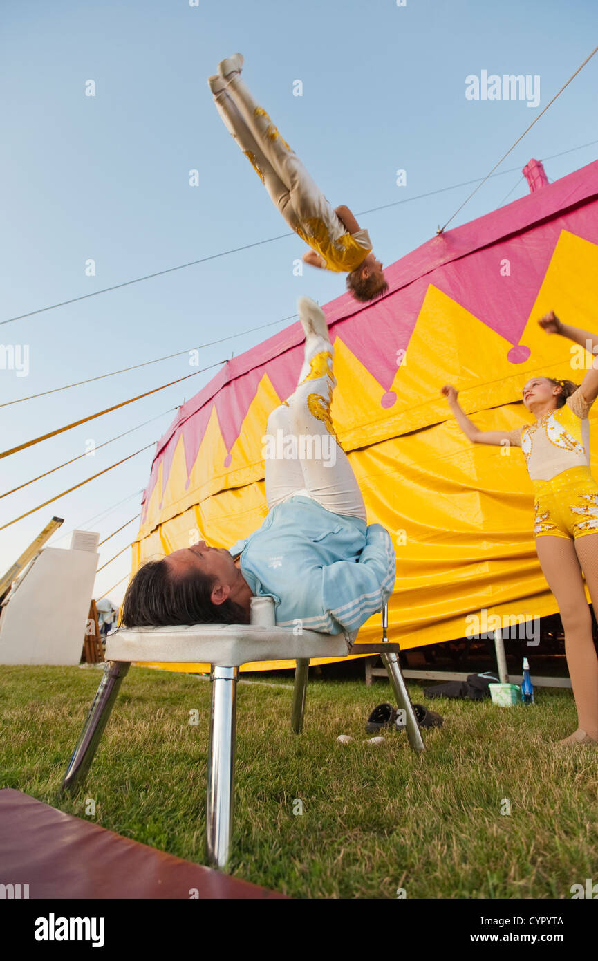 Circus performers hi-res stock photography and images - Alamy
