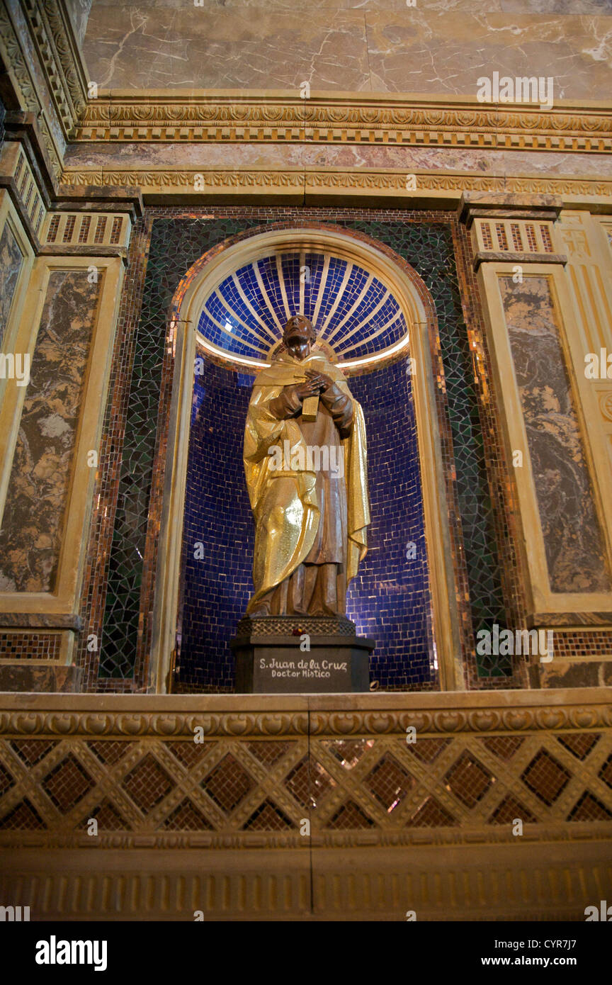 sacred statues inside church of segovia spain Stock Photo - Alamy