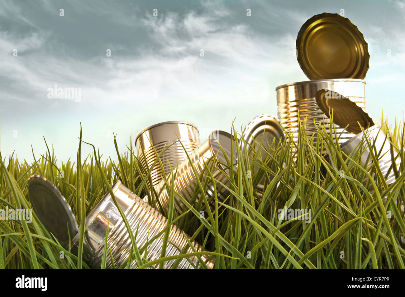 Empty aluminum cans hi-res stock photography and images - Alamy