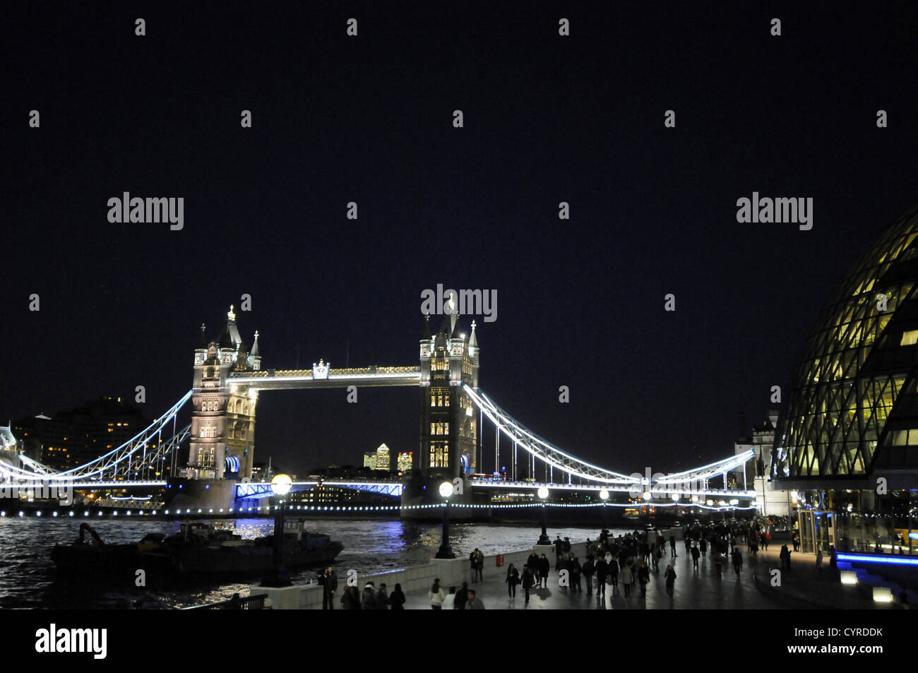 London bridges at night hi-res stock photography and images - Alamy
