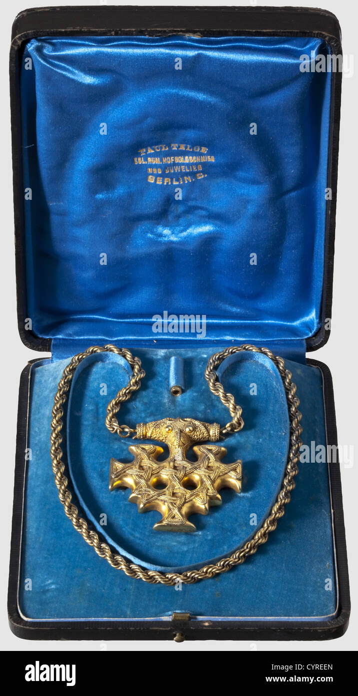 Filigree cross hi-res stock photography and images - Alamy