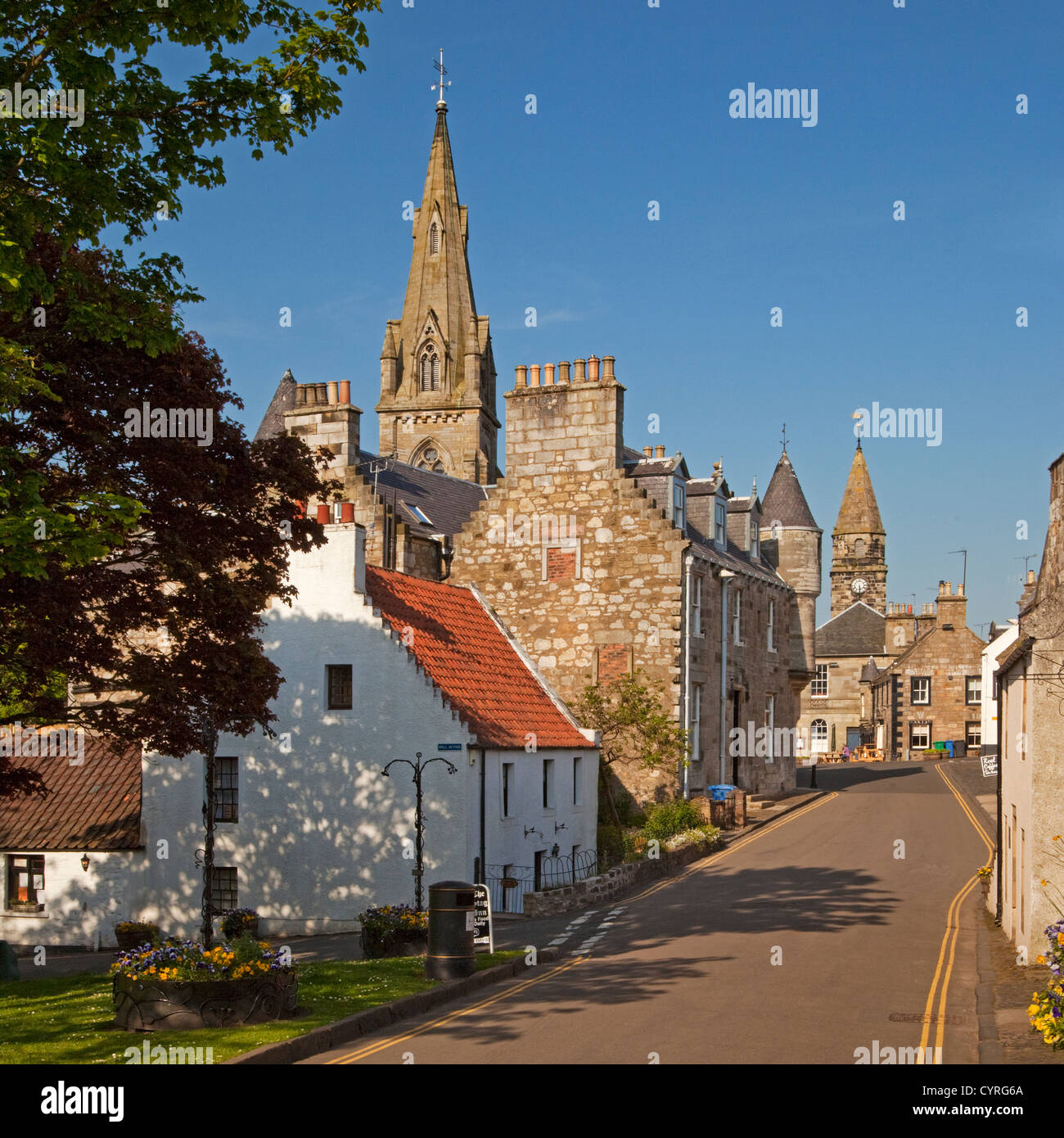 The Stag Inn, Town Hall and Covenanter Hotel, Falkland Stock Photo - Alamy