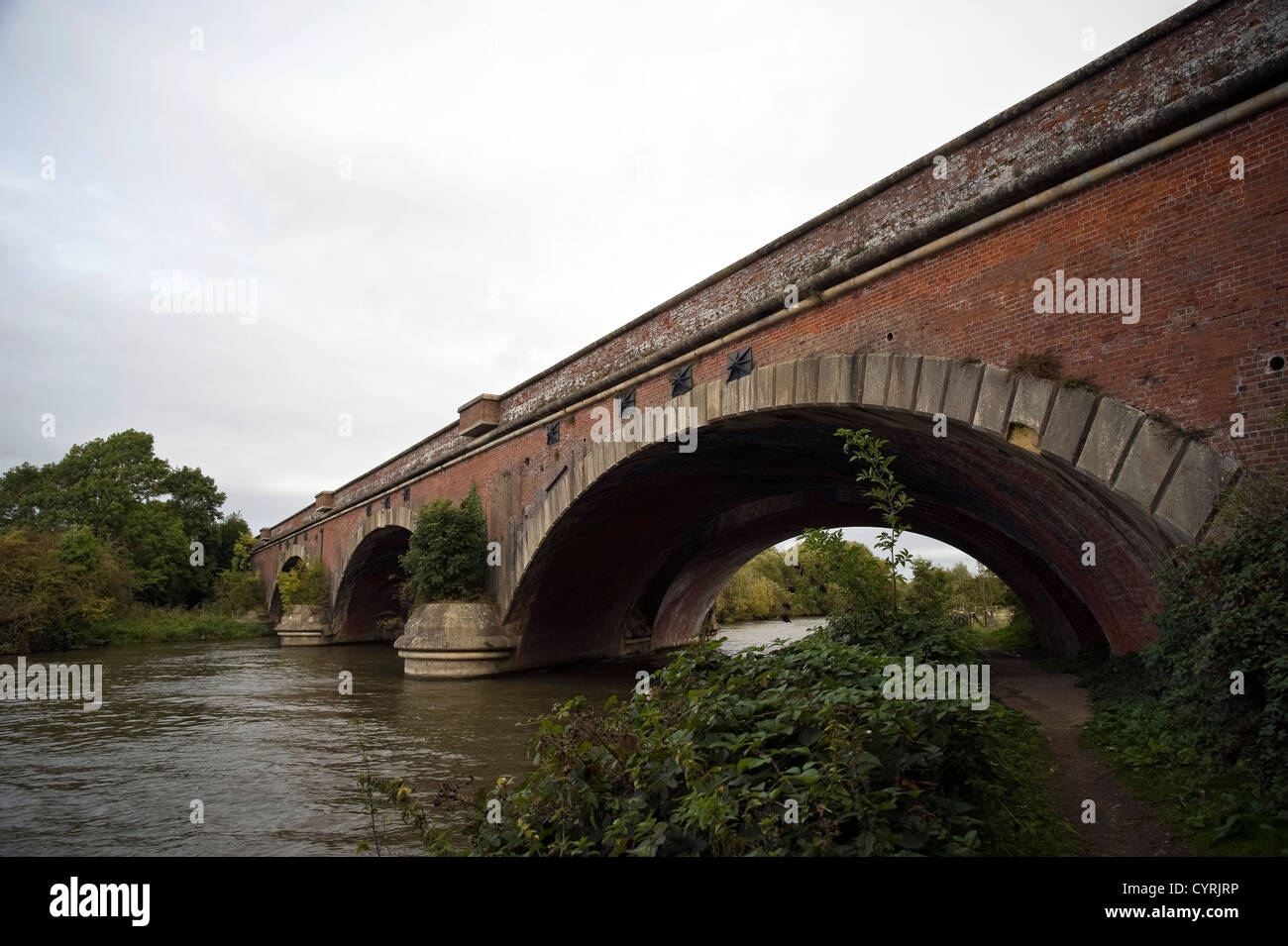 The rail bridge crossing the River Thames and The Ridgeway National ...