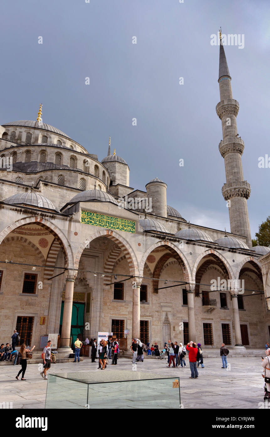 Blue mosque concourse hi-res stock photography and images - Alamy