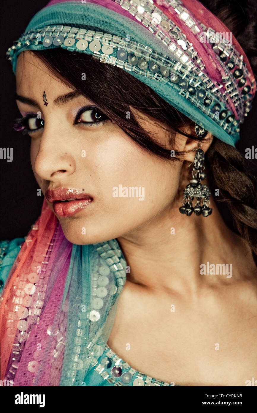 beauty portrait of indian girl with traditional cloths Stock Photo - Alamy