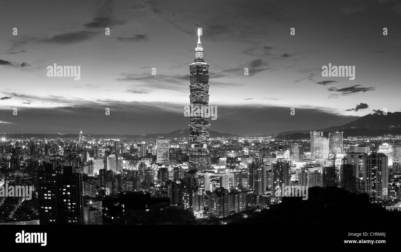 City skyline in Taipei with famous landmark 101 skyscraper and ...