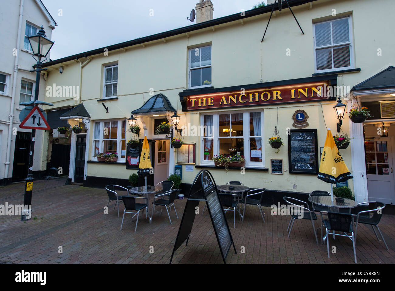 Anchor centre hi-res stock photography and images - Alamy