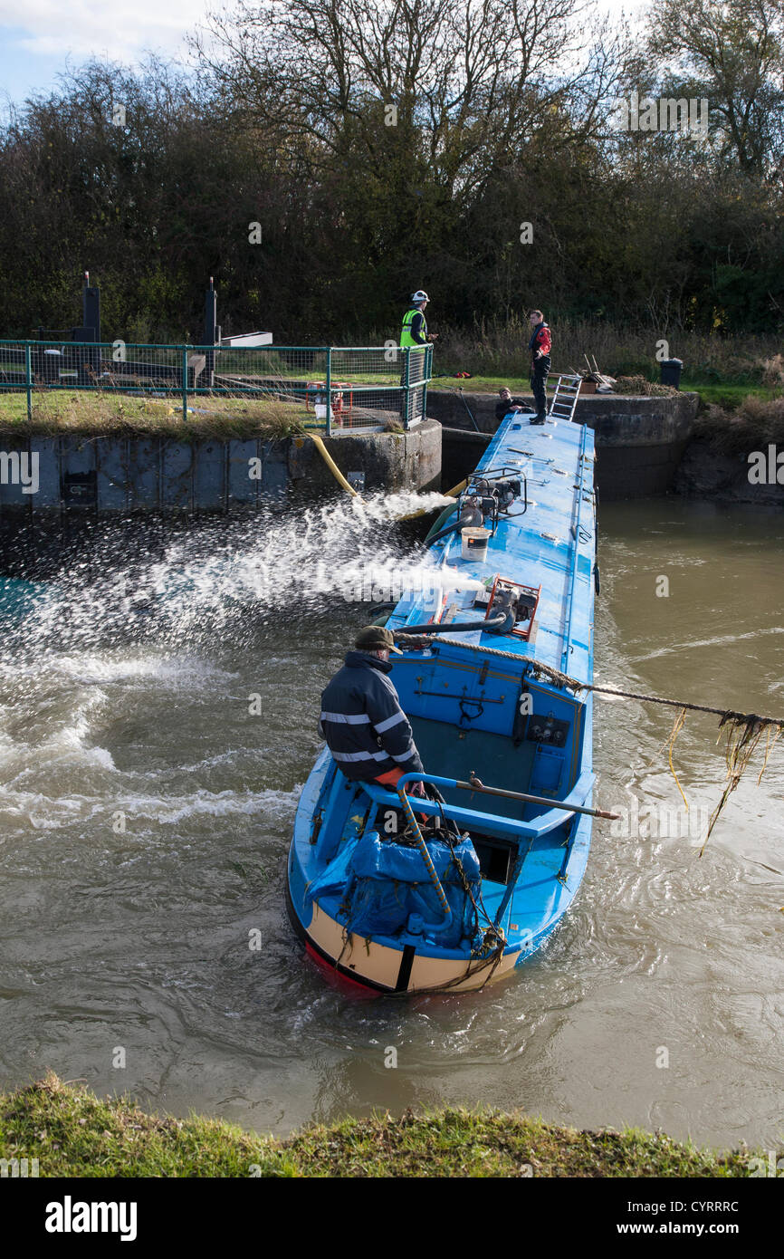 The Re-floating of the Narrowboat Gurnamore at the second attempt ...