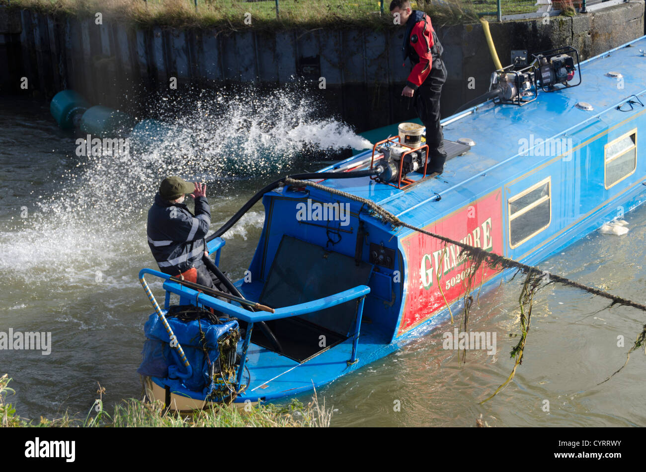 Recovery operation to rescue a sunken narrowboat Stock Photo - Alamy