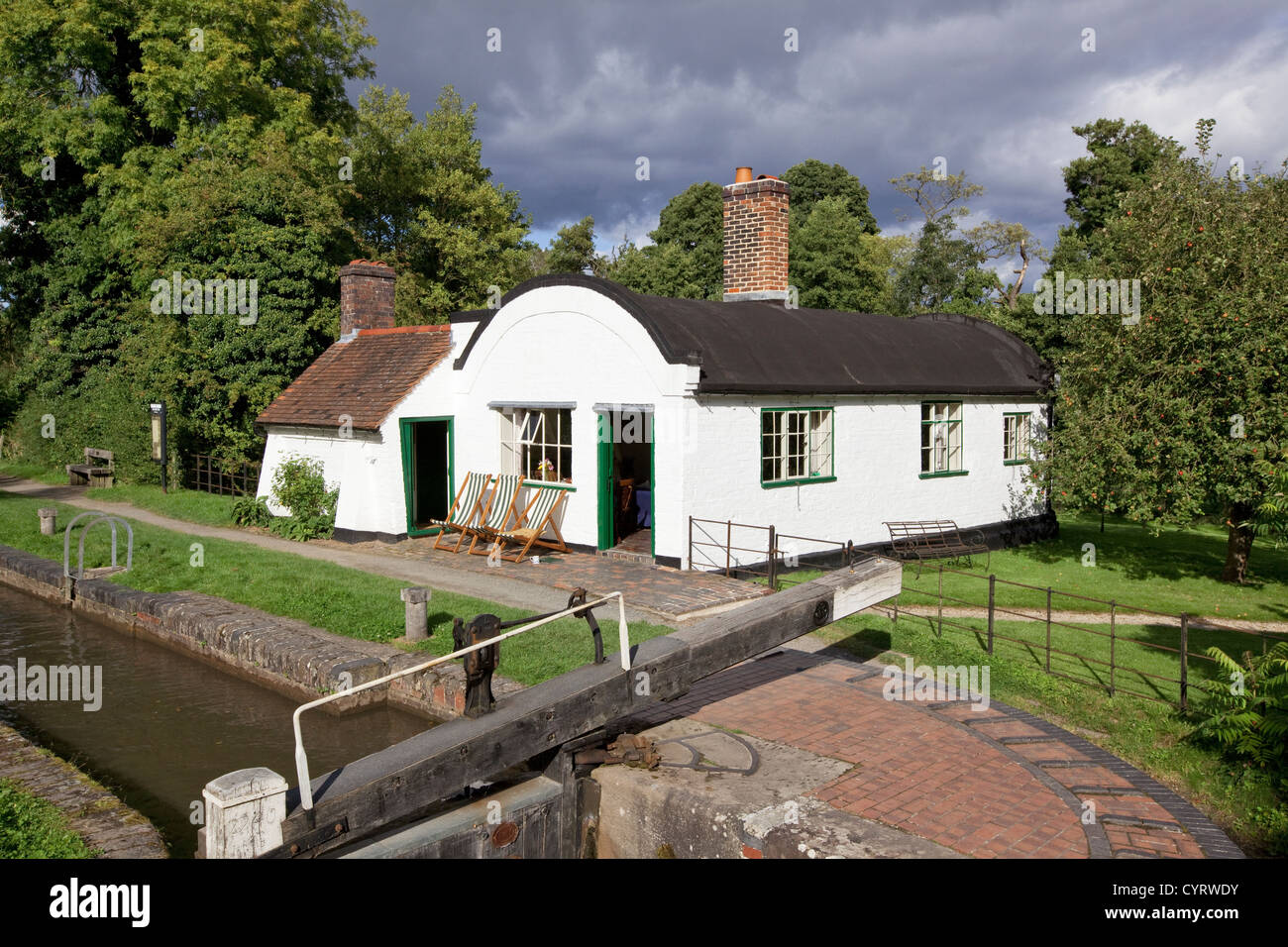 Barrel roofed lock cottage at Lowsonford on the Stratford upon Avon ...