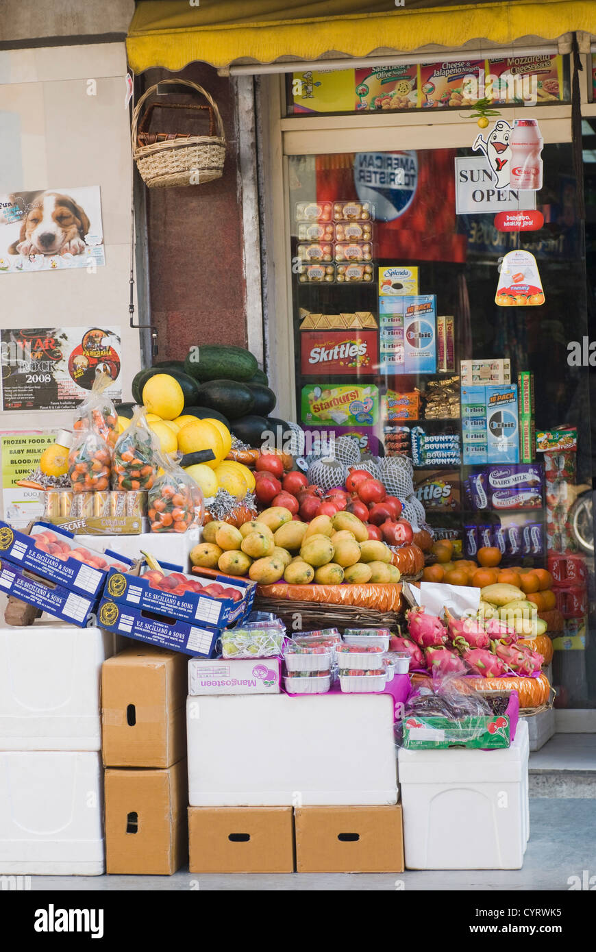 Grocery fruits stall hi-res stock photography and images - Alamy