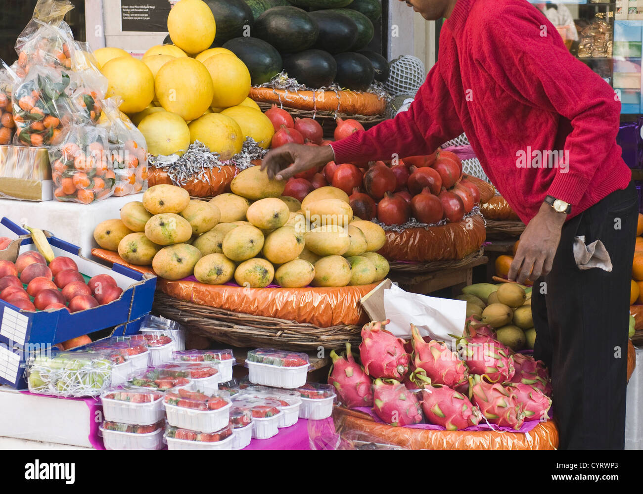 Man choosing fruits at a market stall, New Delhi, India Stock Photo - Alamy