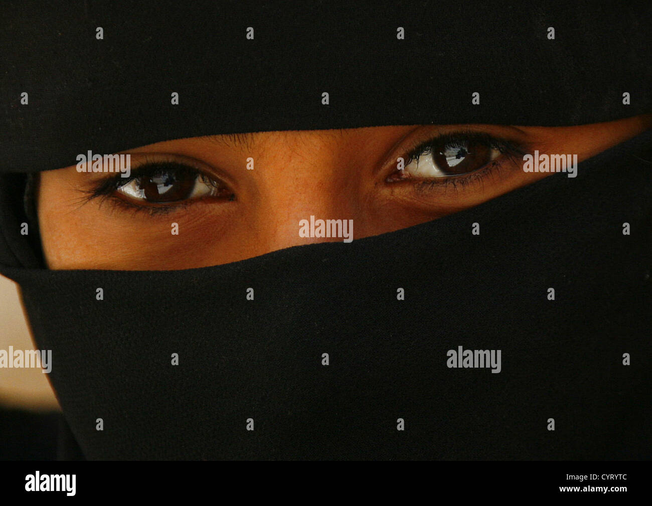 Fully veiled hi-res stock photography and images - Alamy