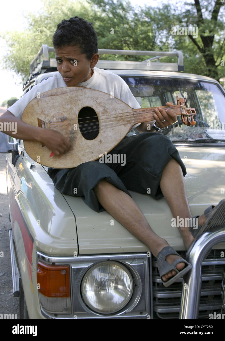 Yemen traditional music hi-res stock photography and images - Alamy