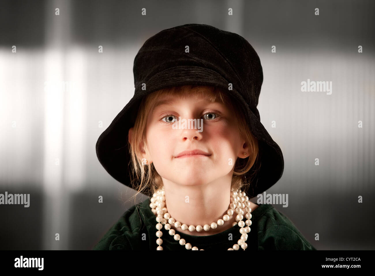 Big floppy hat hi-res stock photography and images - Alamy
