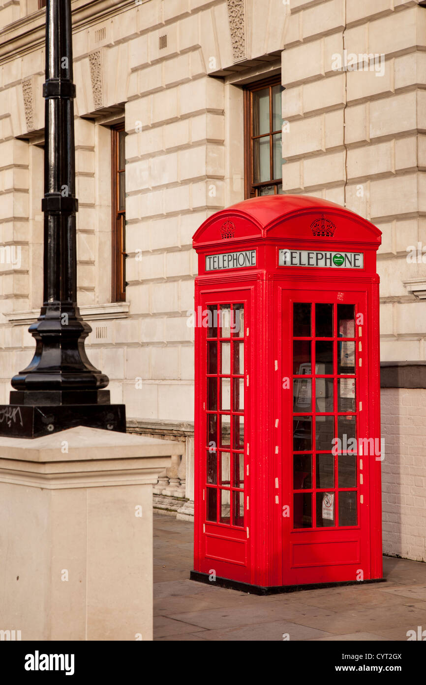 English phone booth hi-res stock photography and images - Alamy