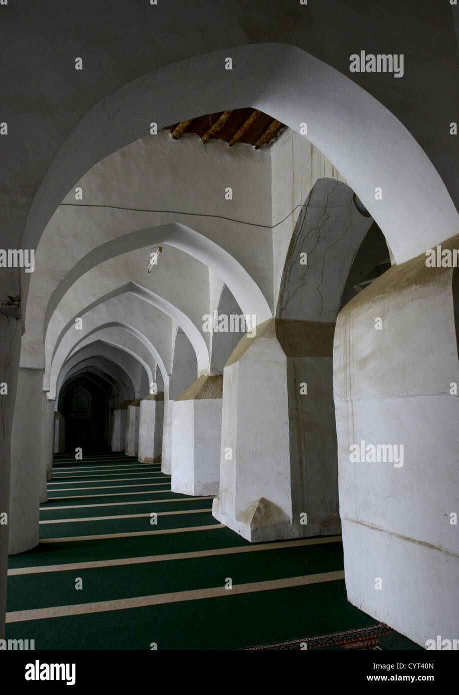 White Arcades In A Mosque, Zabid, Yemen Stock Photo - Alamy