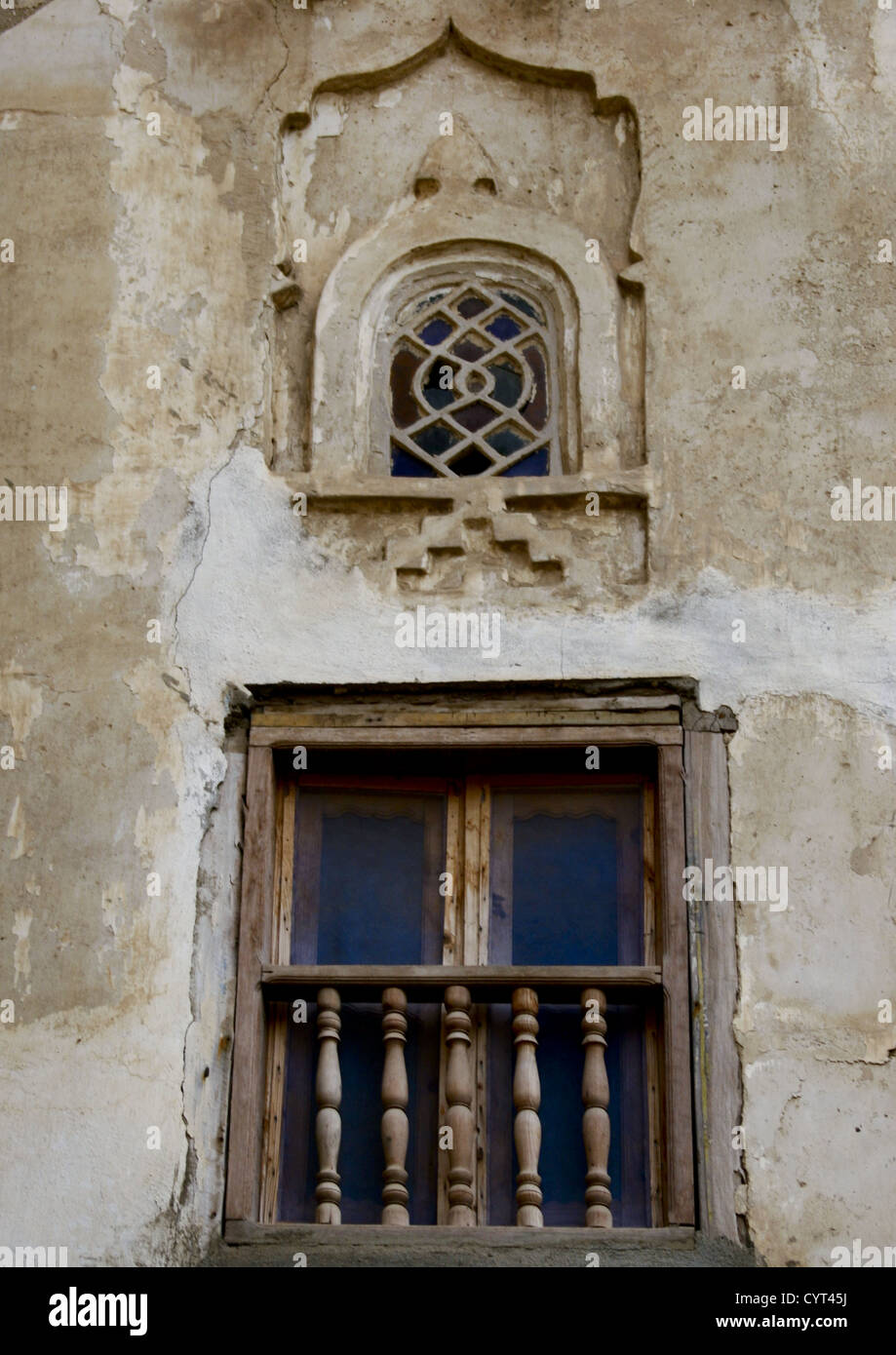 Window With Wooden Balcony, Al Hodeidah, Yemen Stock Photo - Alamy