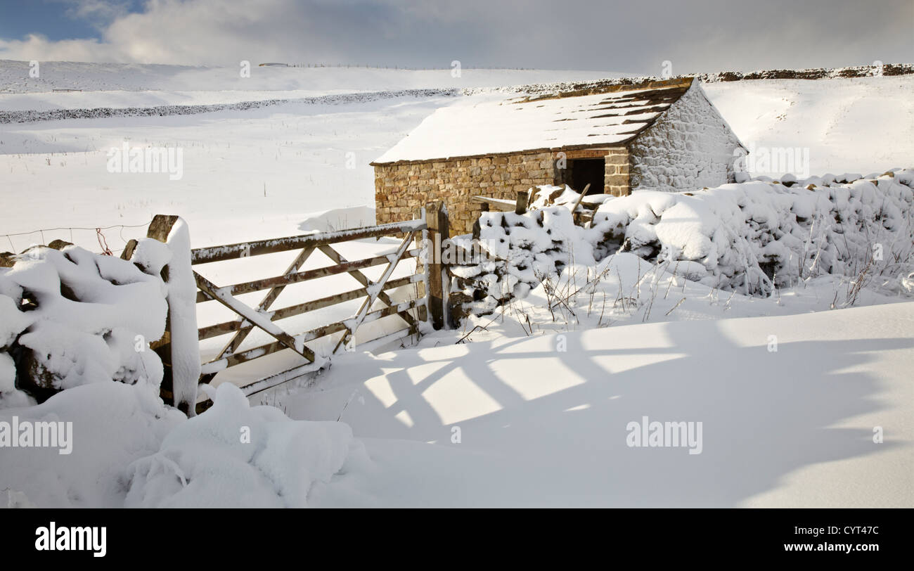 Snow-filled gateway. Heavy snowfall in Nidderdale, North Yorkshire ...