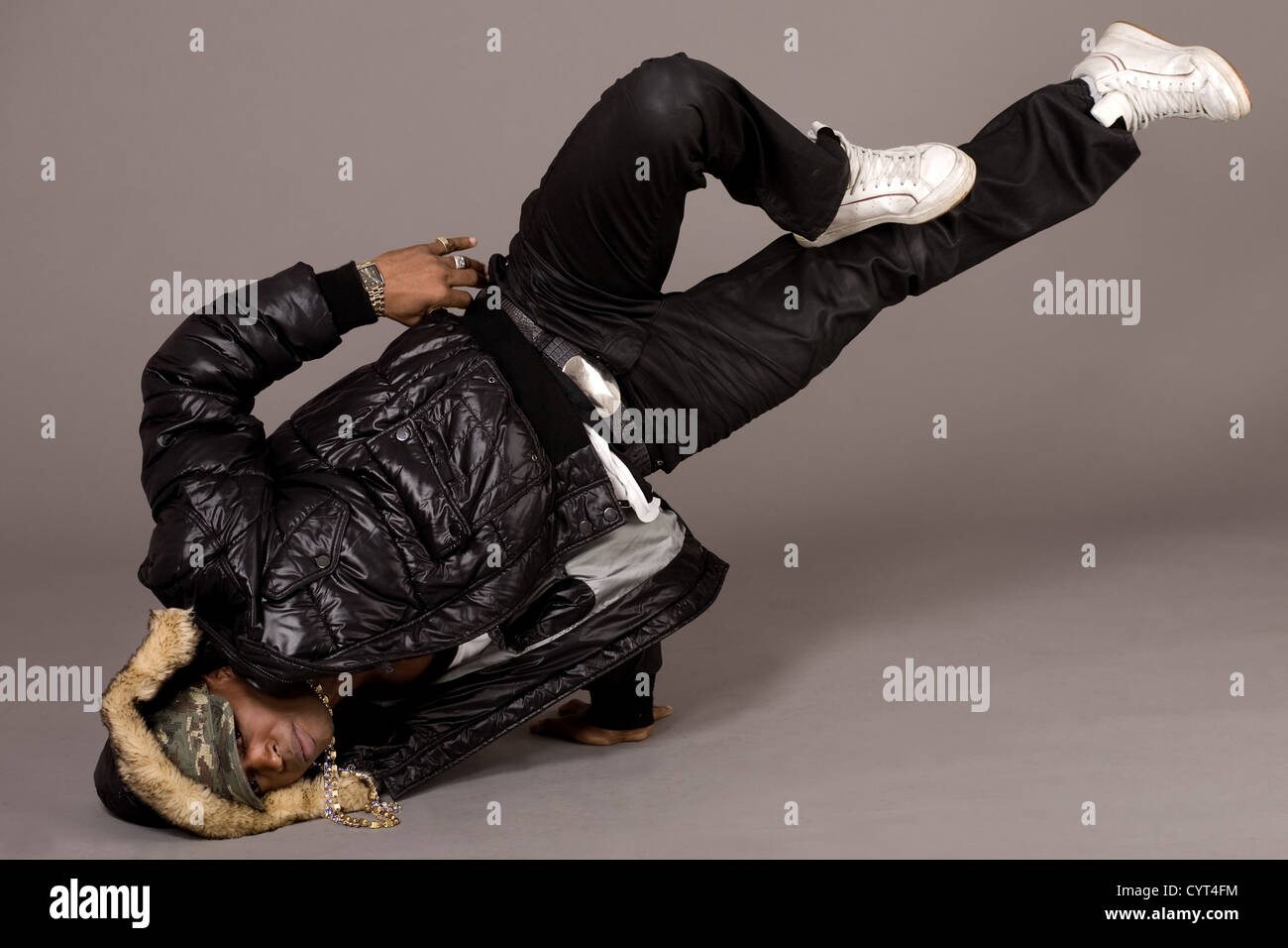 Head stand performance hi-res stock photography and images - Alamy