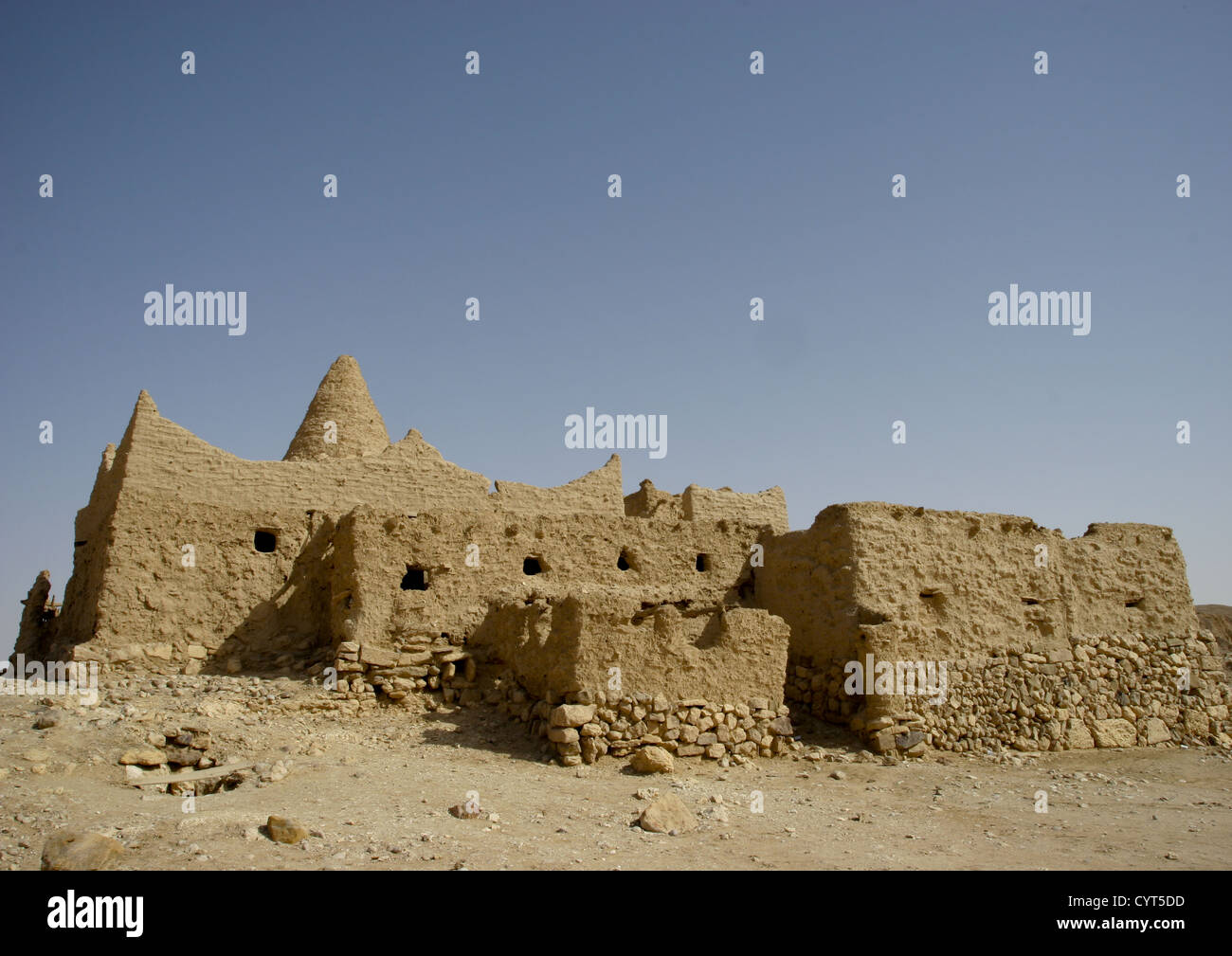 Adobe Mosque In The Desert, Shabwa, Yemen Stock Photo - Alamy
