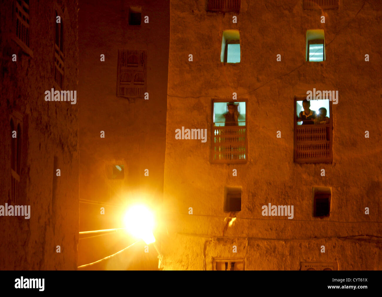 Old walled city of shibam hi-res stock photography and images - Alamy