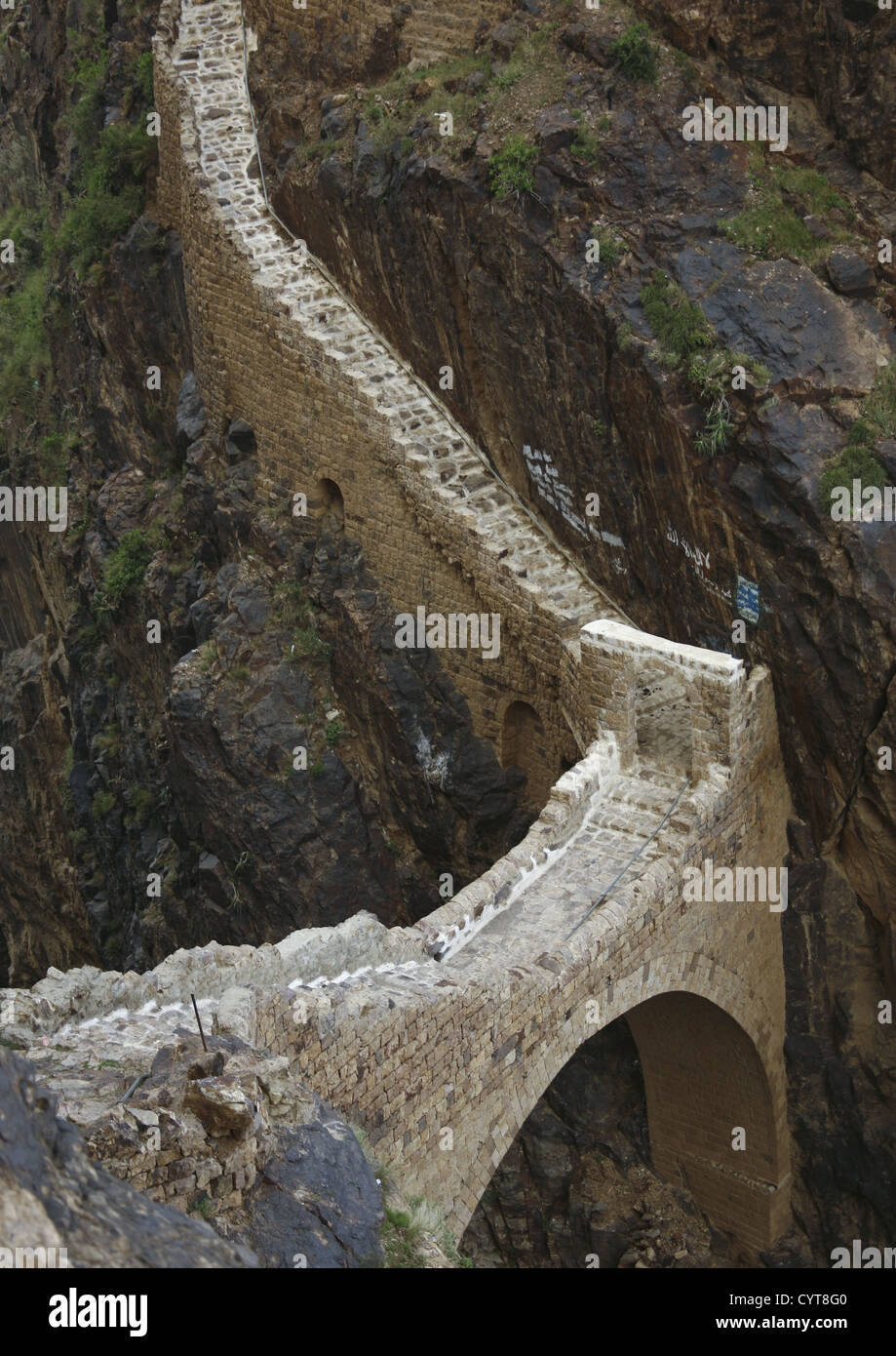 Yemen shahara bridge hi-res stock photography and images - Alamy