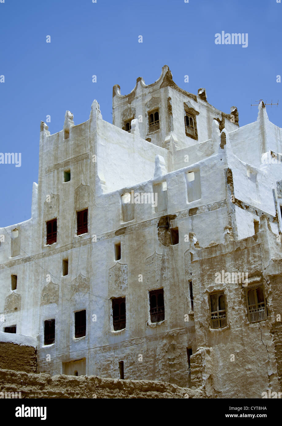 Old White Painted Palace, Hadramaut, Yemen Stock Photo - Alamy