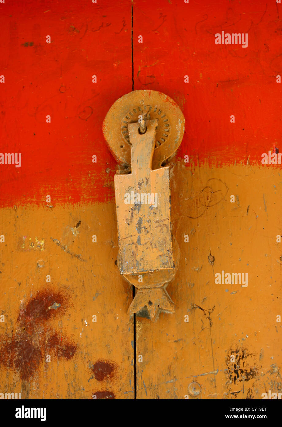 Yelllow door hi-res stock photography and images - Alamy