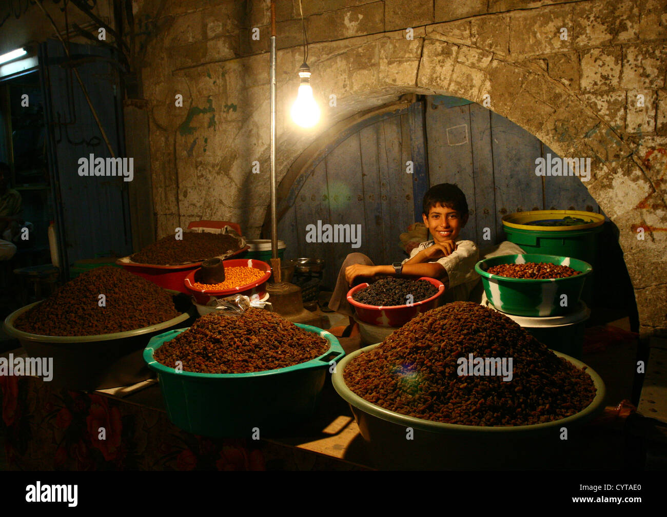 Fruits in the souq yemen hi-res stock photography and images - Alamy