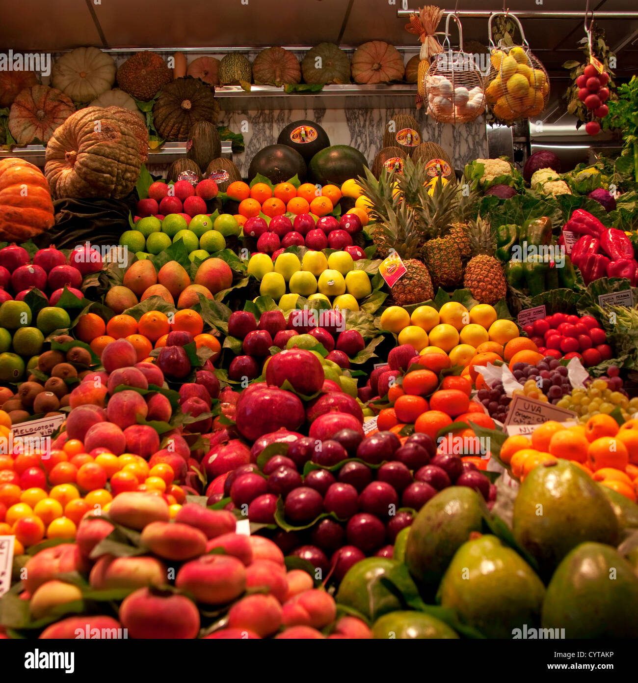Fruit stall display in Barcelona's marketplace Stock Photo - Alamy