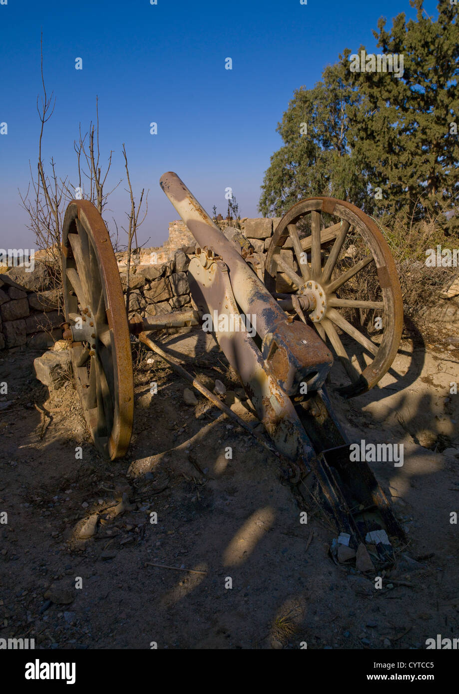 Old And Rusty Canon In Hajja Fort, Yemen Stock Photo - Alamy