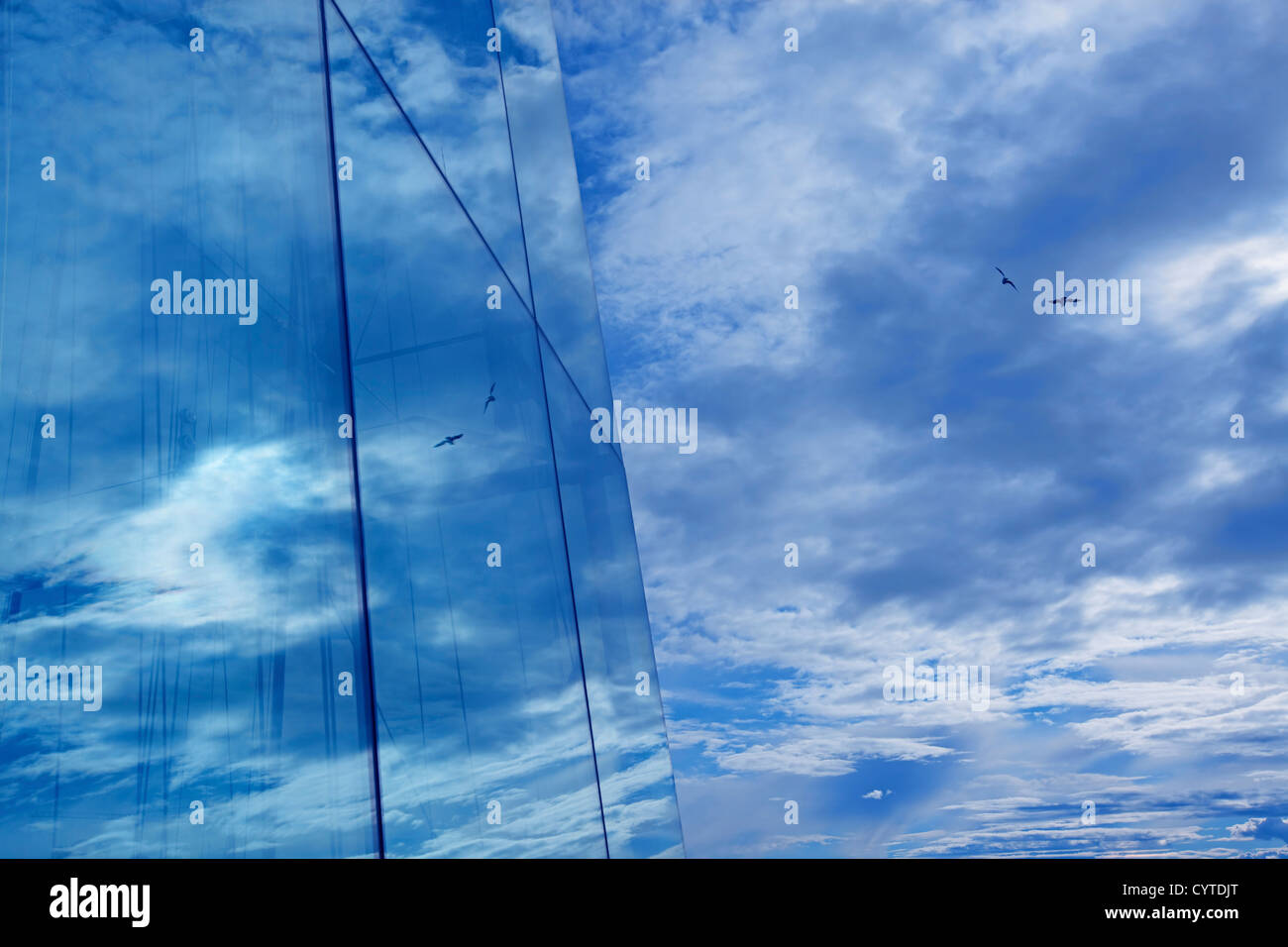 Clouds and blue sky reflection in glass skyscraper Stock Photo - Alamy