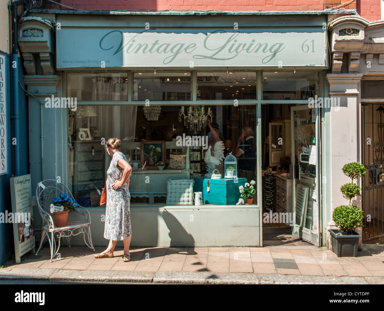 Totnes high street hi-res stock photography and images - Alamy