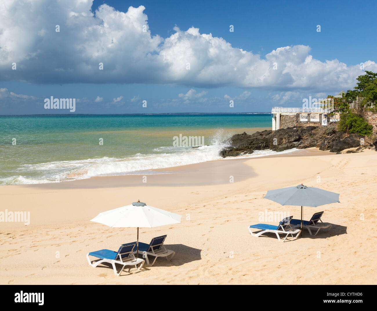 Reclining beach loungers and umbrella on Baie Rouge, St Martin ...