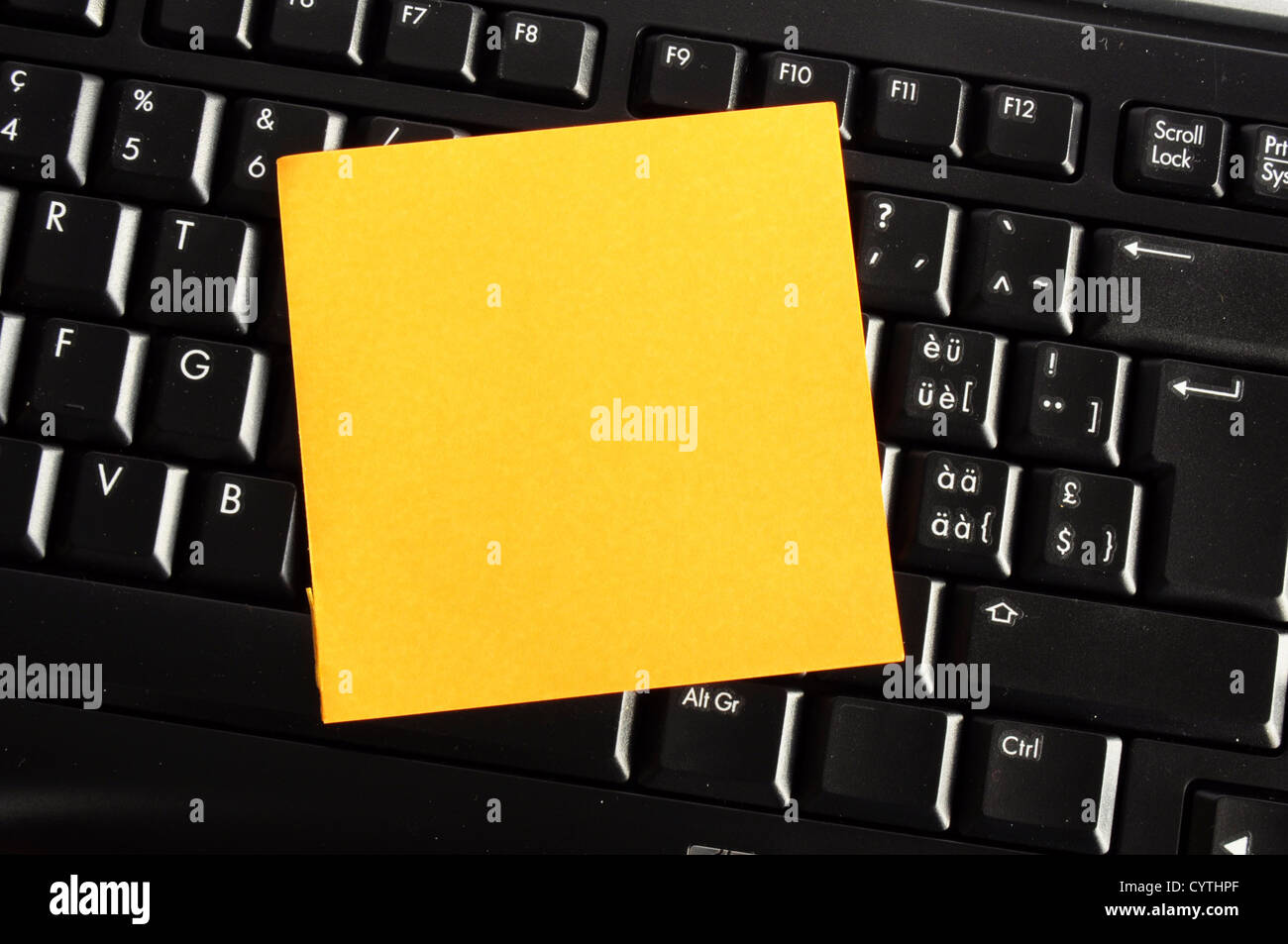 blank or empty sheet of note paper on keyboard Stock Photo - Alamy